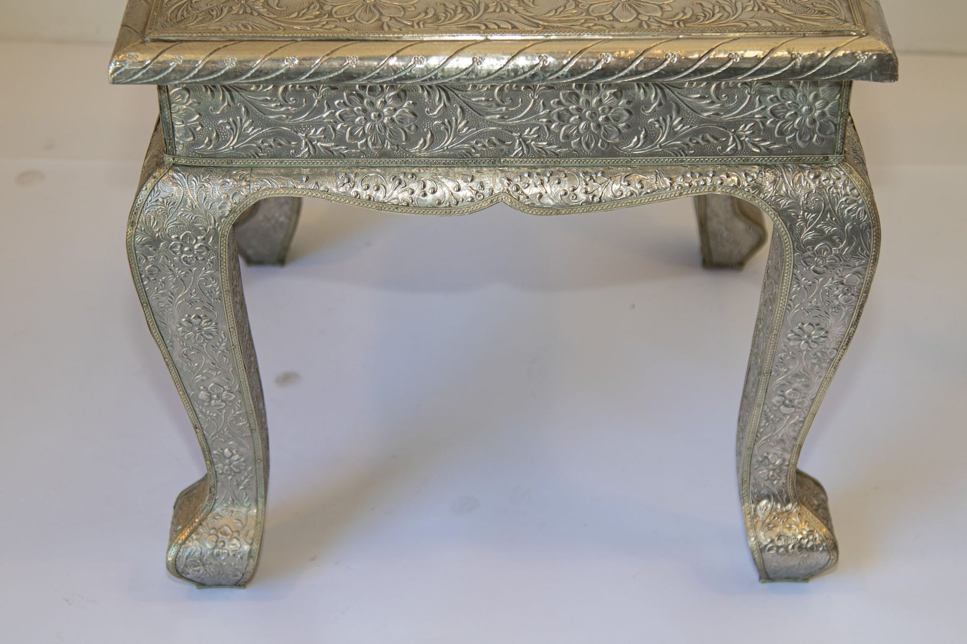 1950 Anglo-Indian Silver Wrapped Clad Side Low Table - E-mosaik